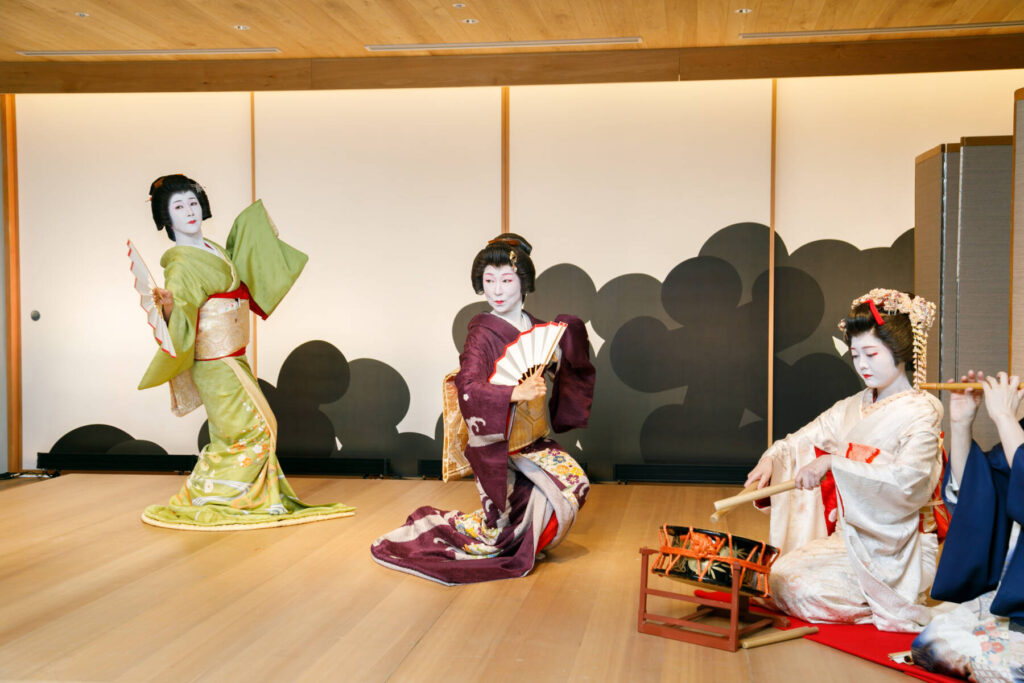 Dance of Asakusa Geisha | Asakusa View Hotel Annex Rokku | Official Website